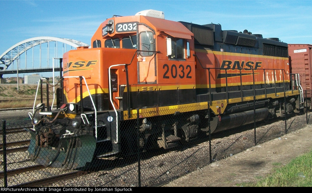 BNSF 2032, cab and conductor's side view